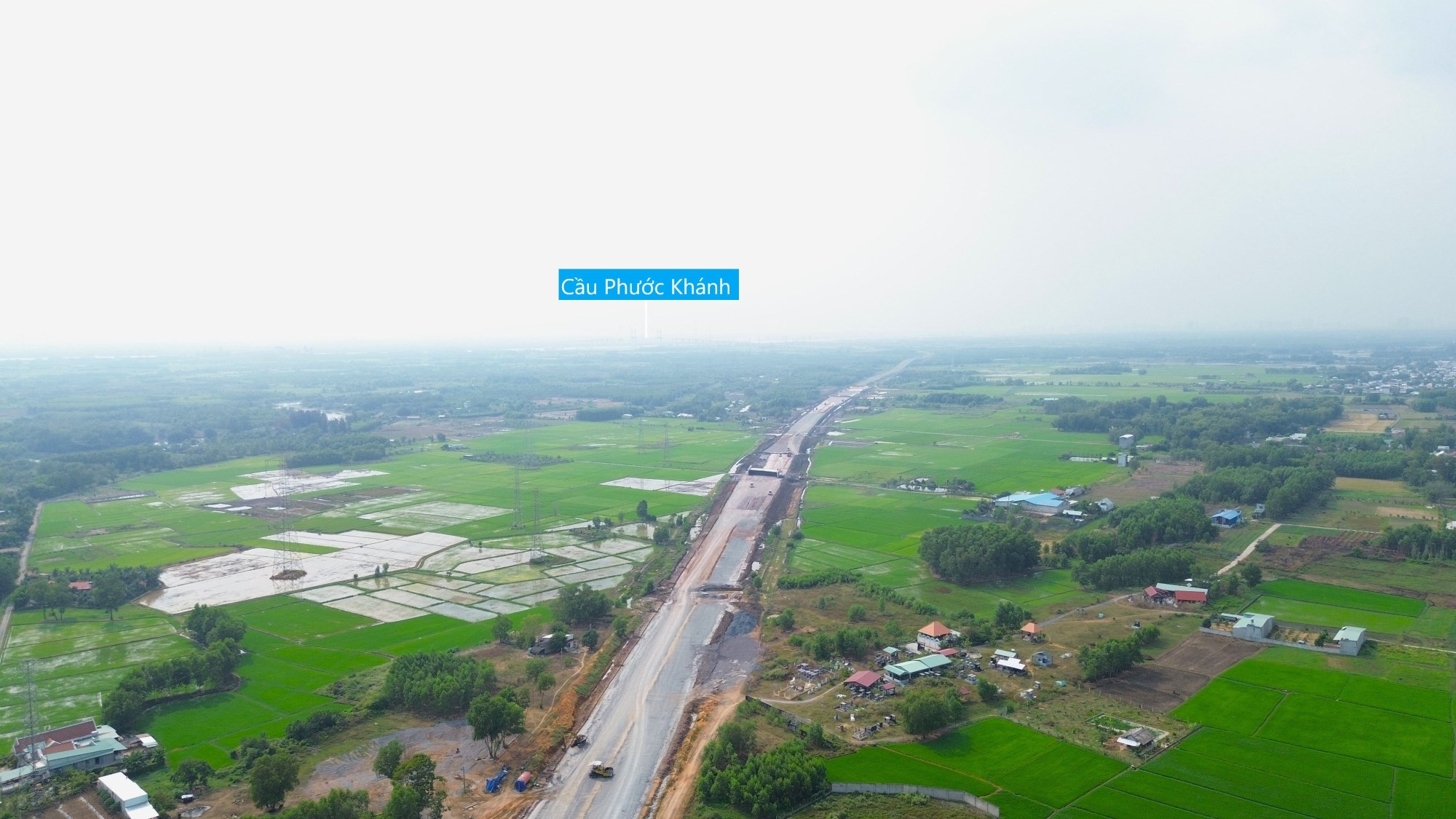 Hình hài cao tốc Bến Lức - Long Thành đang xây dựng qua huyện Nhơn Trạch, Đồng Nai