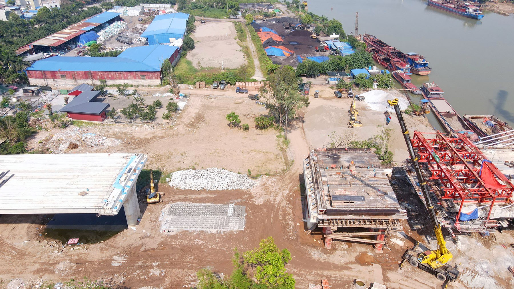 Hình ảnh cầu vượt sông Đào ở TP Nam Định sắp hợp long