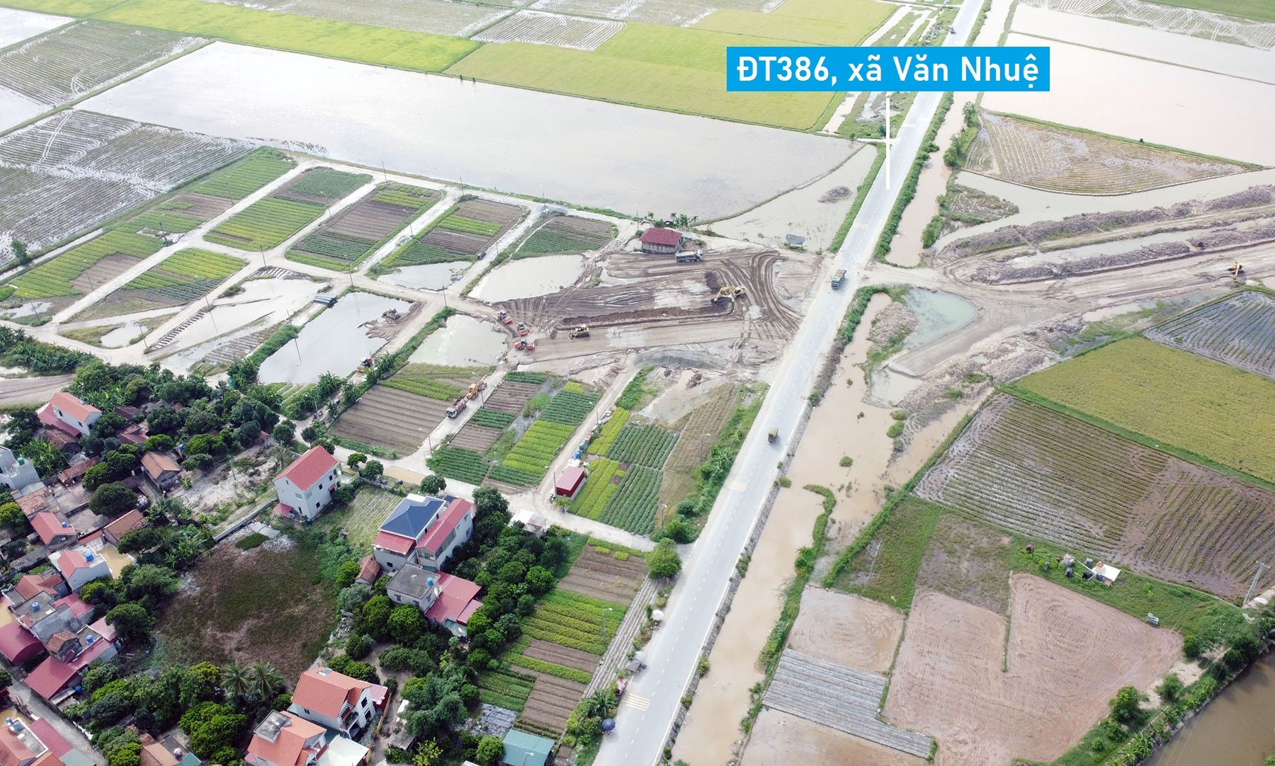 Toàn cảnh đường Tân Phúc - Võng Phan đang xây dựng qua huyện Ân Thi, Hưng Yên